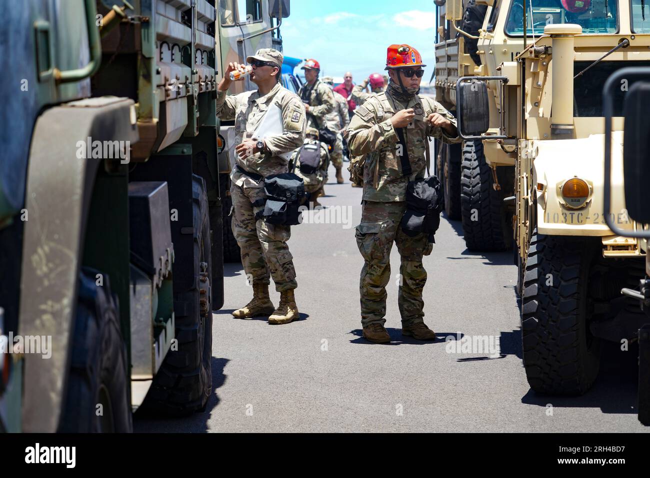Hawaii National Guardsmen deploy in Lahaina on Maui Hawaii to search ...