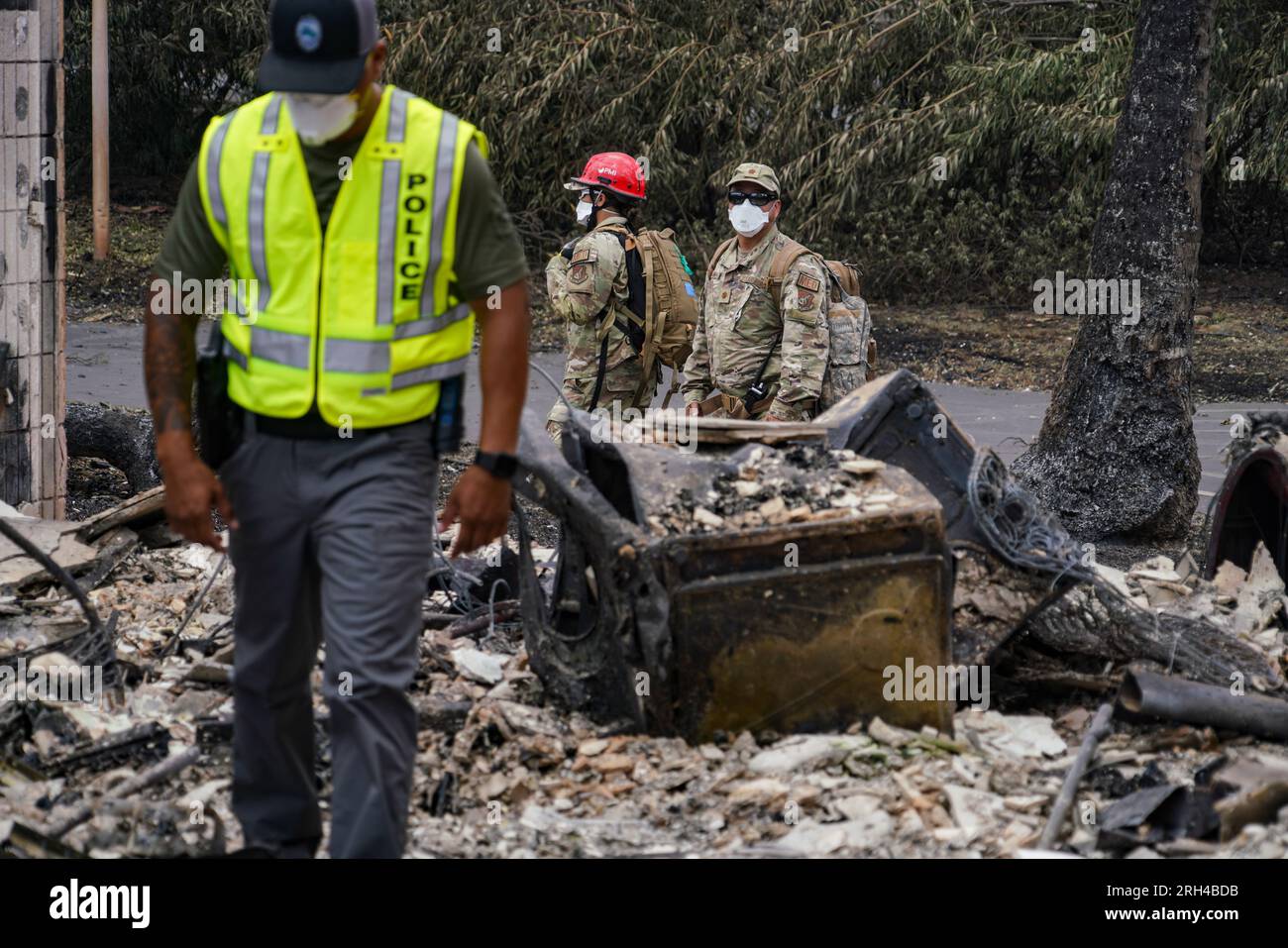 Hawaii National Guardsmen deploy in Lahaina on Maui Hawaii to search ...