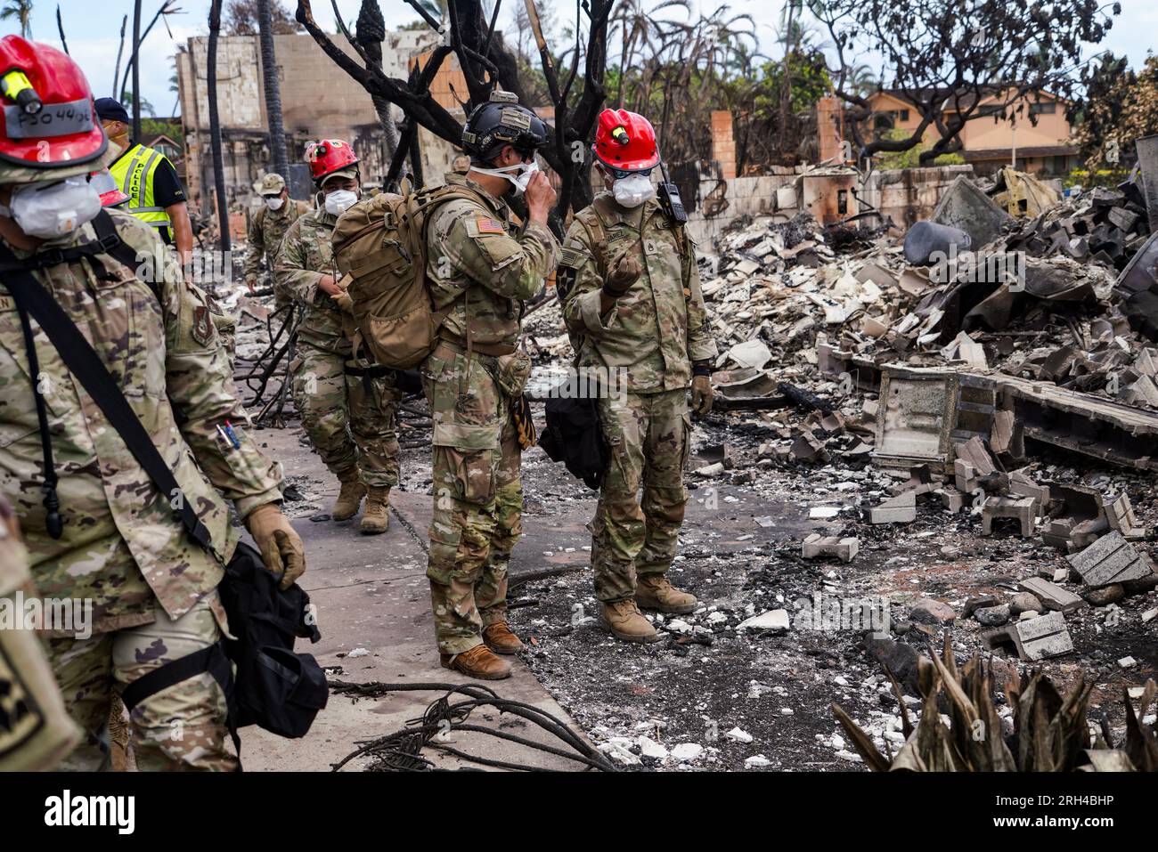 Hawaii National Guardsmen deploy in Lahaina on Maui Hawaii to search ...