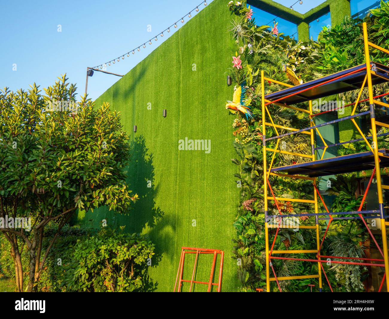 Decorative scaffolding hi-res stock photography and images - Alamy