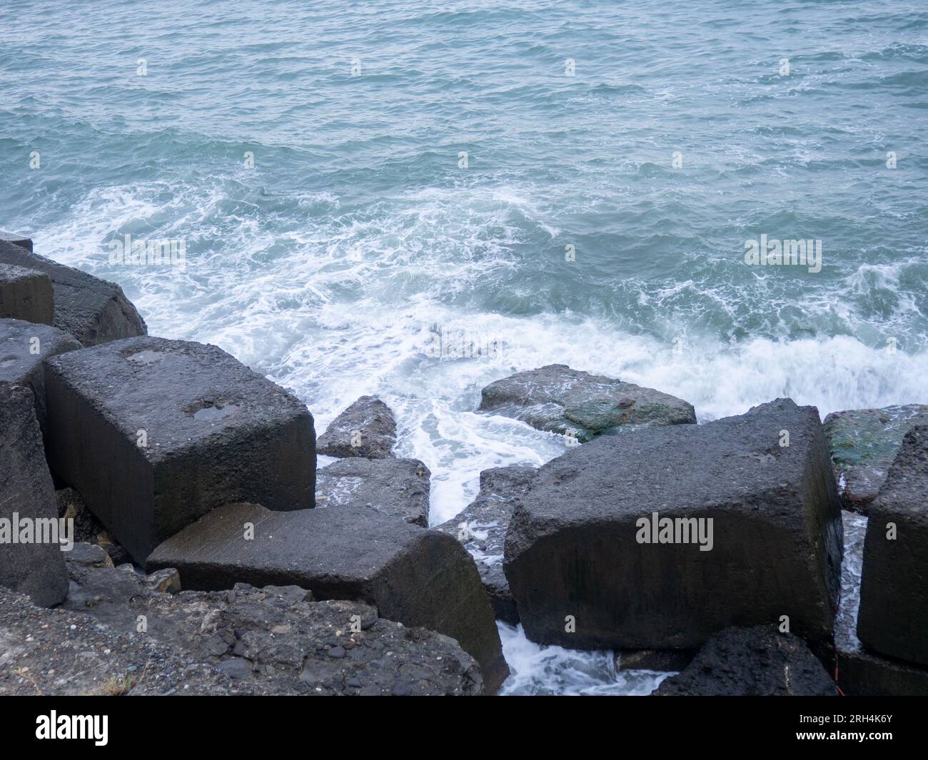 Concrete structure wave barrier hi-res stock photography and images - Alamy