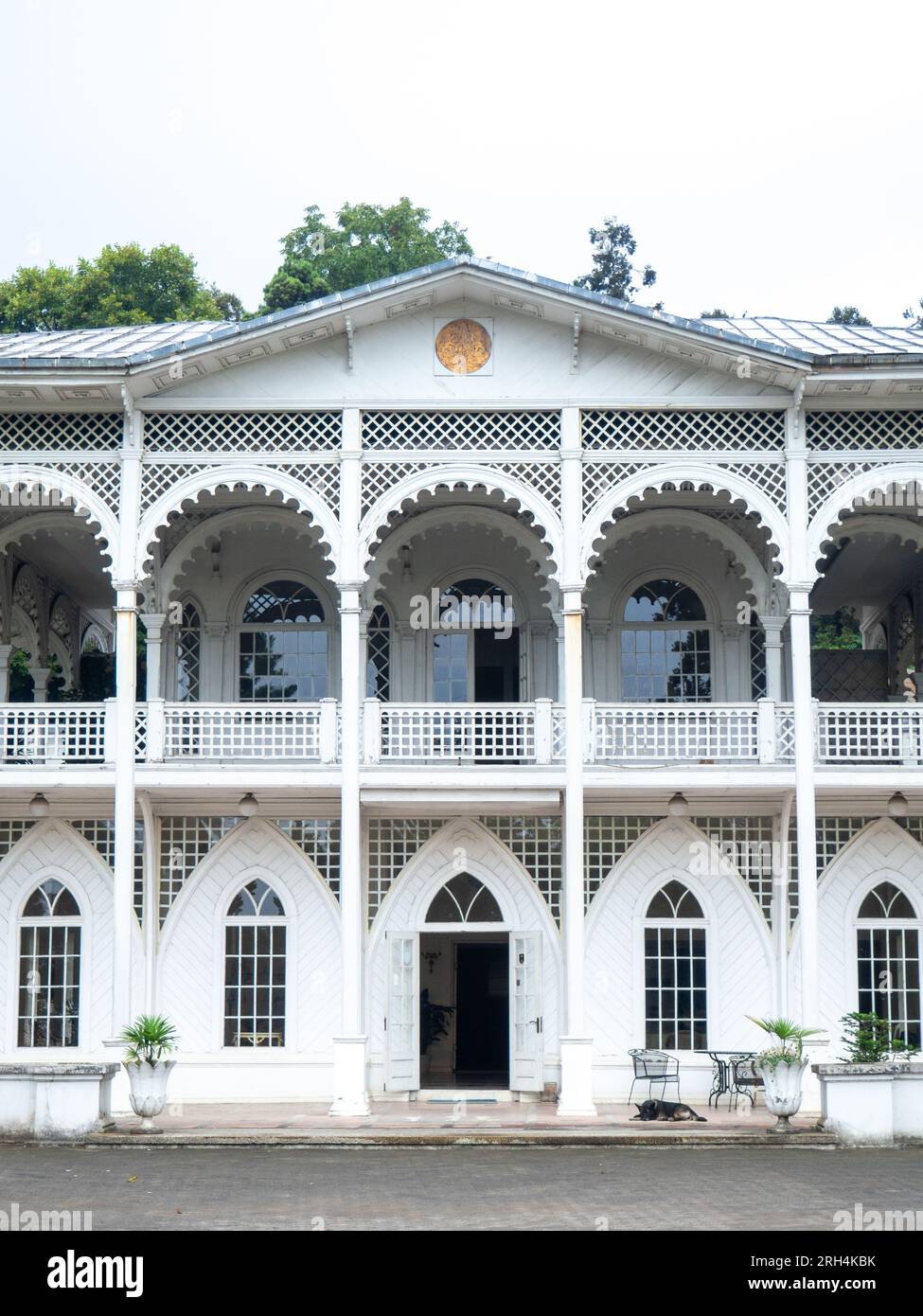 White mansion. Openwork architecture. Antique house. Big old white house Stock Photo - Alamy