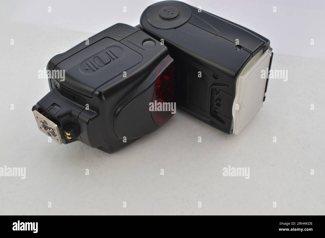 Professional black photo flash to provide perfect lighting in any ...