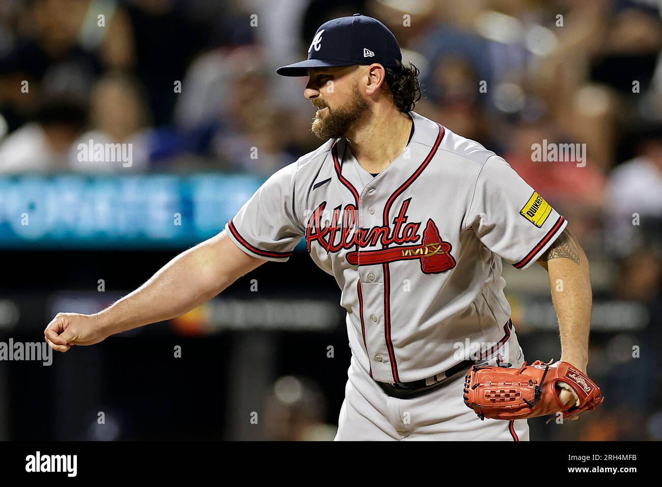 Atlanta Braves pitcher Kirby Yates throws against the New York Mets ...