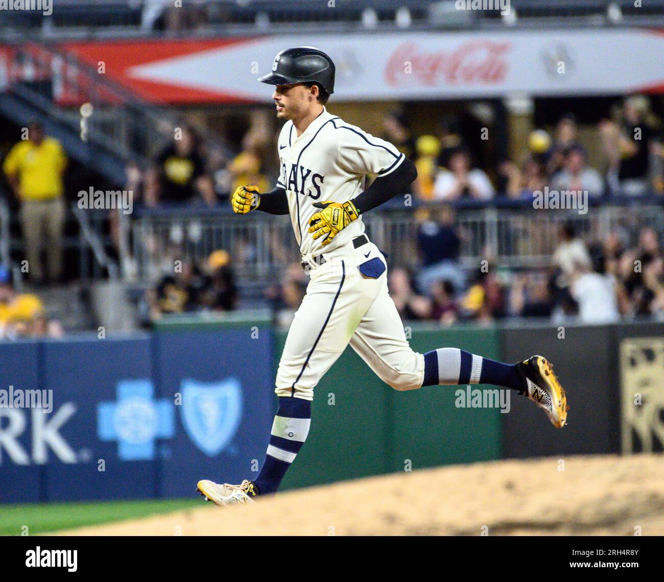 10 rounds with hi-res stock photography and images - Alamy