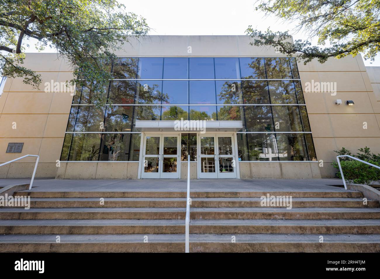 Dallas campus hi-res stock photography and images - Alamy