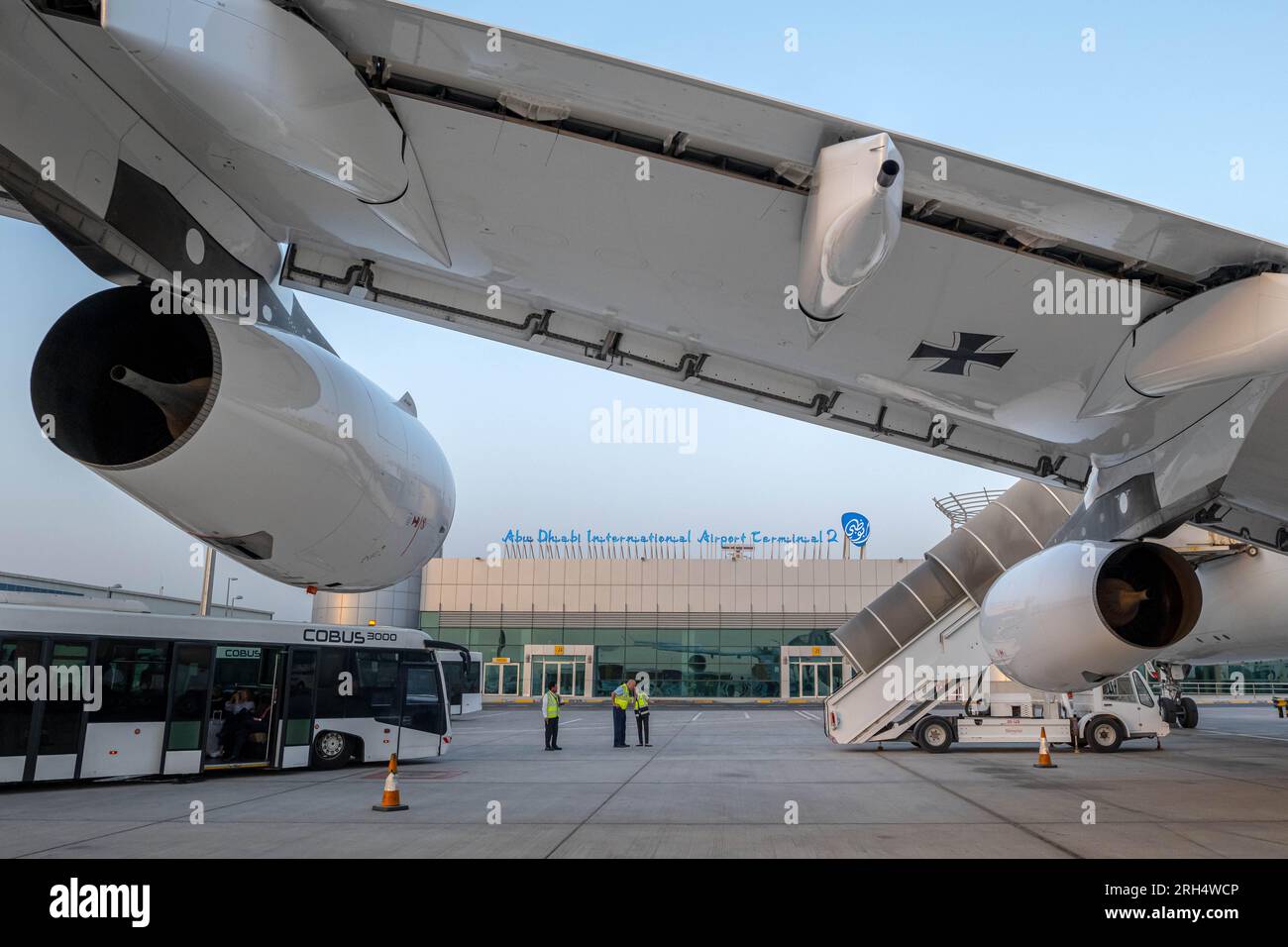 Emirates airbus a340 300 hi-res stock photography and images - Alamy