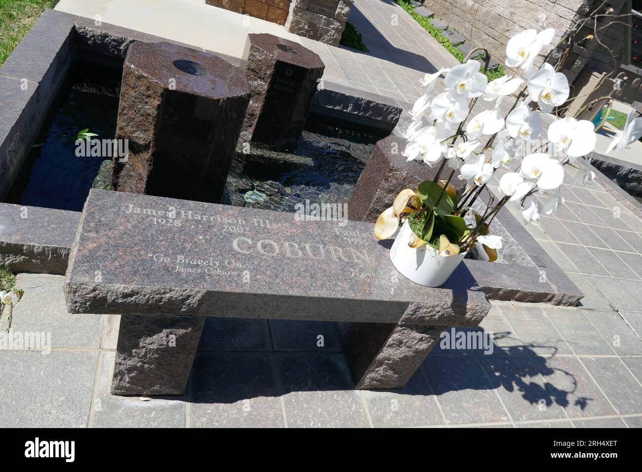 Los Angeles, California, USA 12th August 2023 Actor James Coburn Grave ...