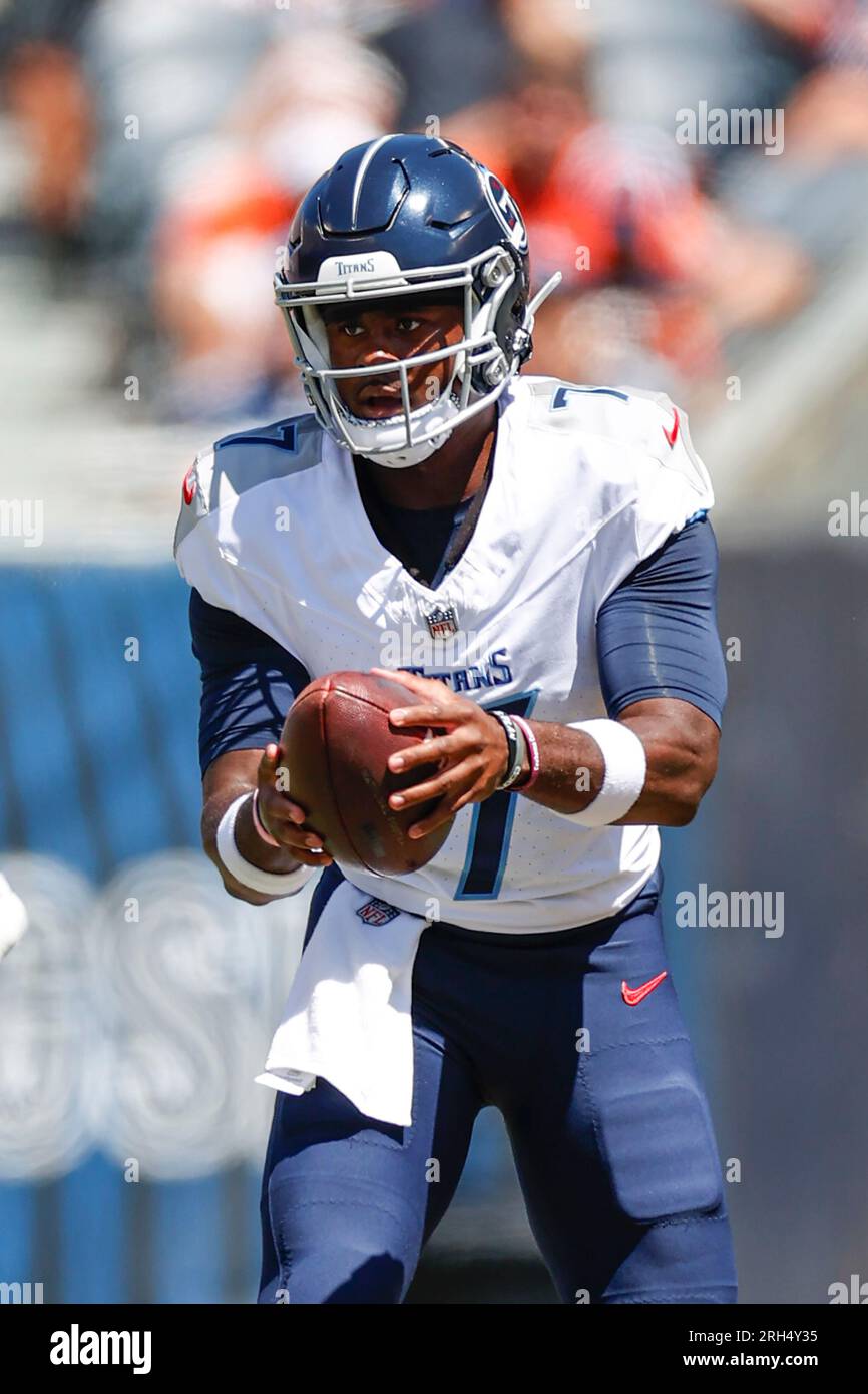 Tennessee Titans quarterback Malik Willis (7) looks to pass the ball ...