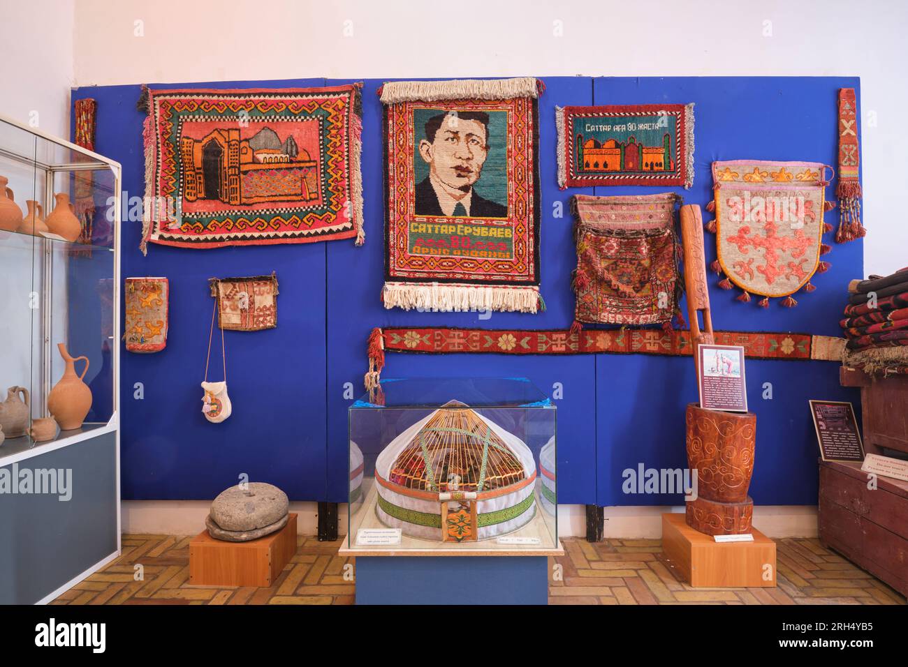 Small colorful rug hi-res stock photography and images - Alamy