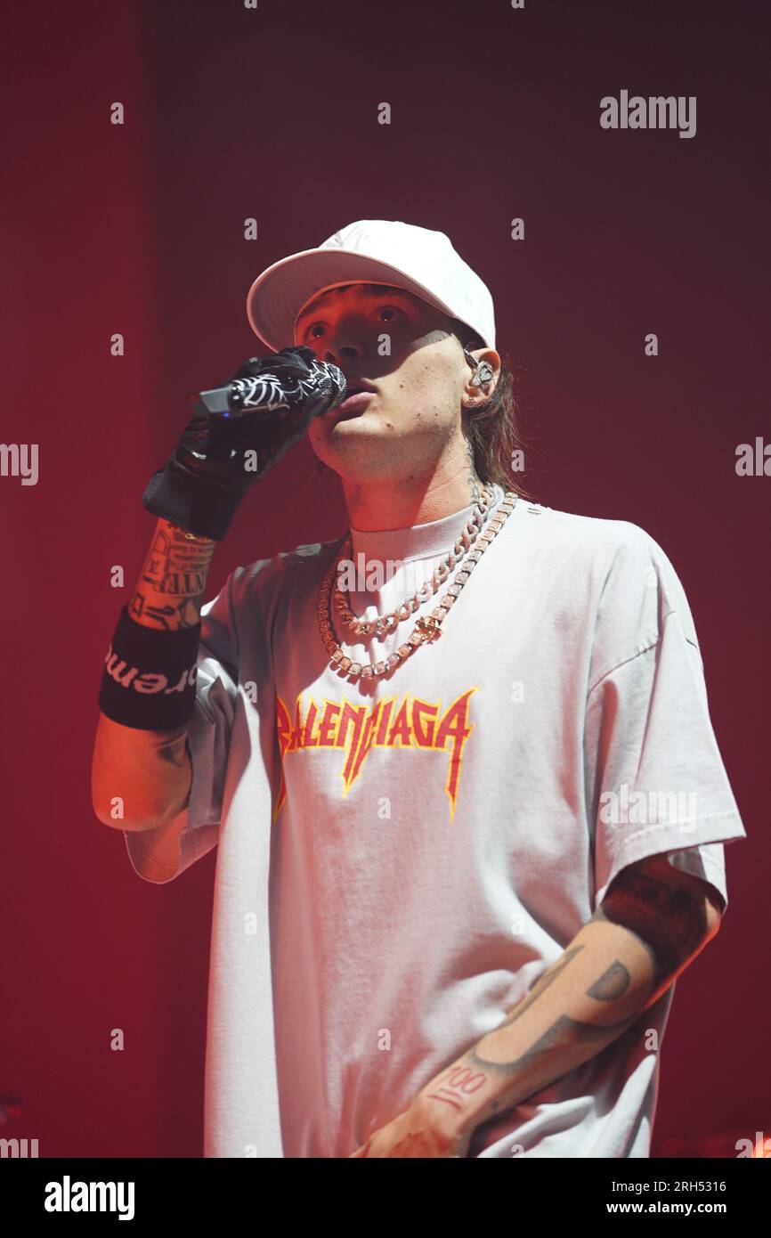 Peso pluma concert hi-res stock photography and images - Alamy