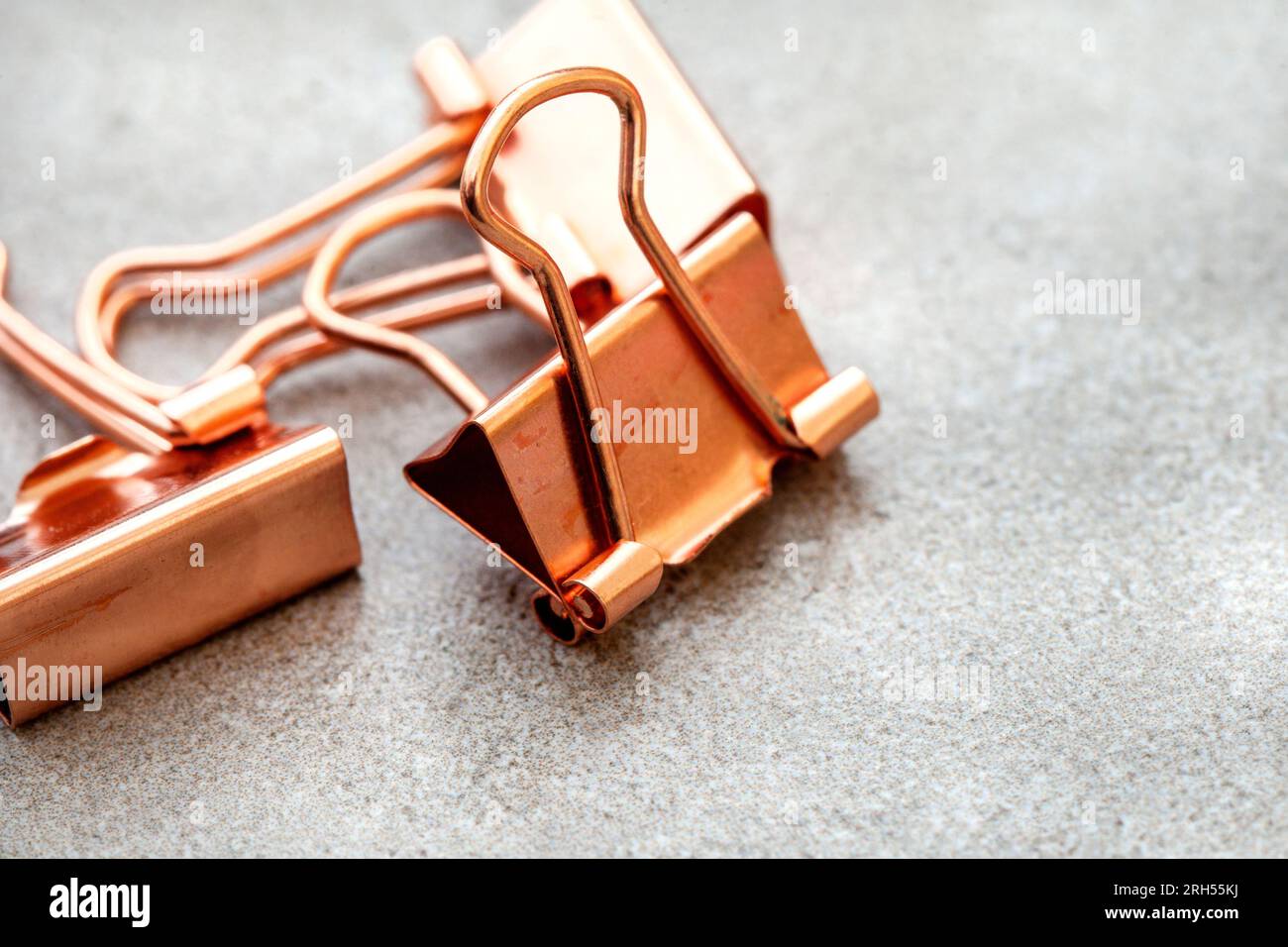 Gold paper clip hi-res stock photography and images - Alamy