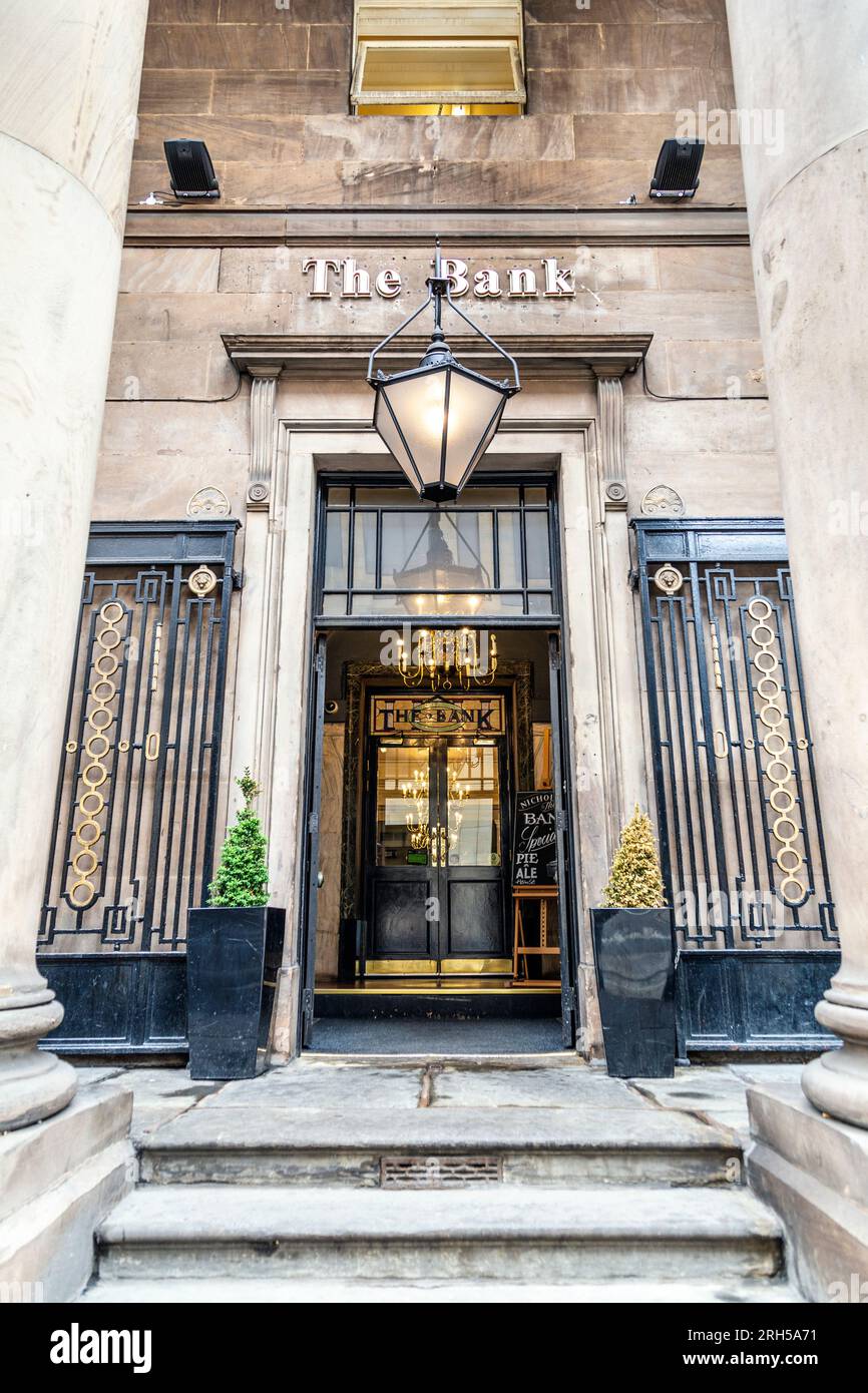 Portico library mosley street hi-res stock photography and images - Alamy