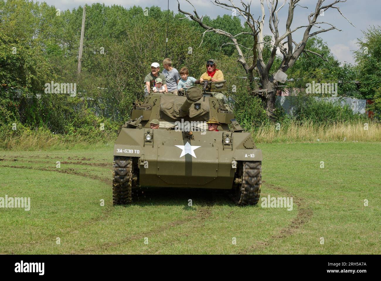 Second World War M18 Hellcat tank, 76 mm Gun Motor Carriage M18, being ...