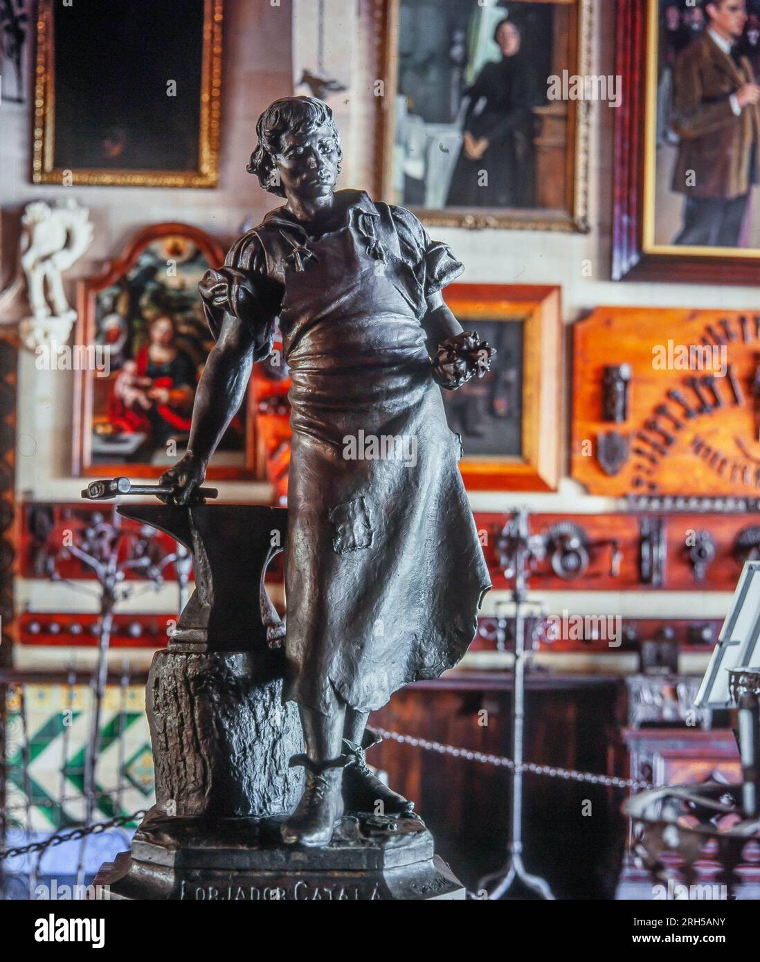 Enric Clarasó / Forjador catalán, 1894, hierro forjado, 125 x 58 x 58 ...