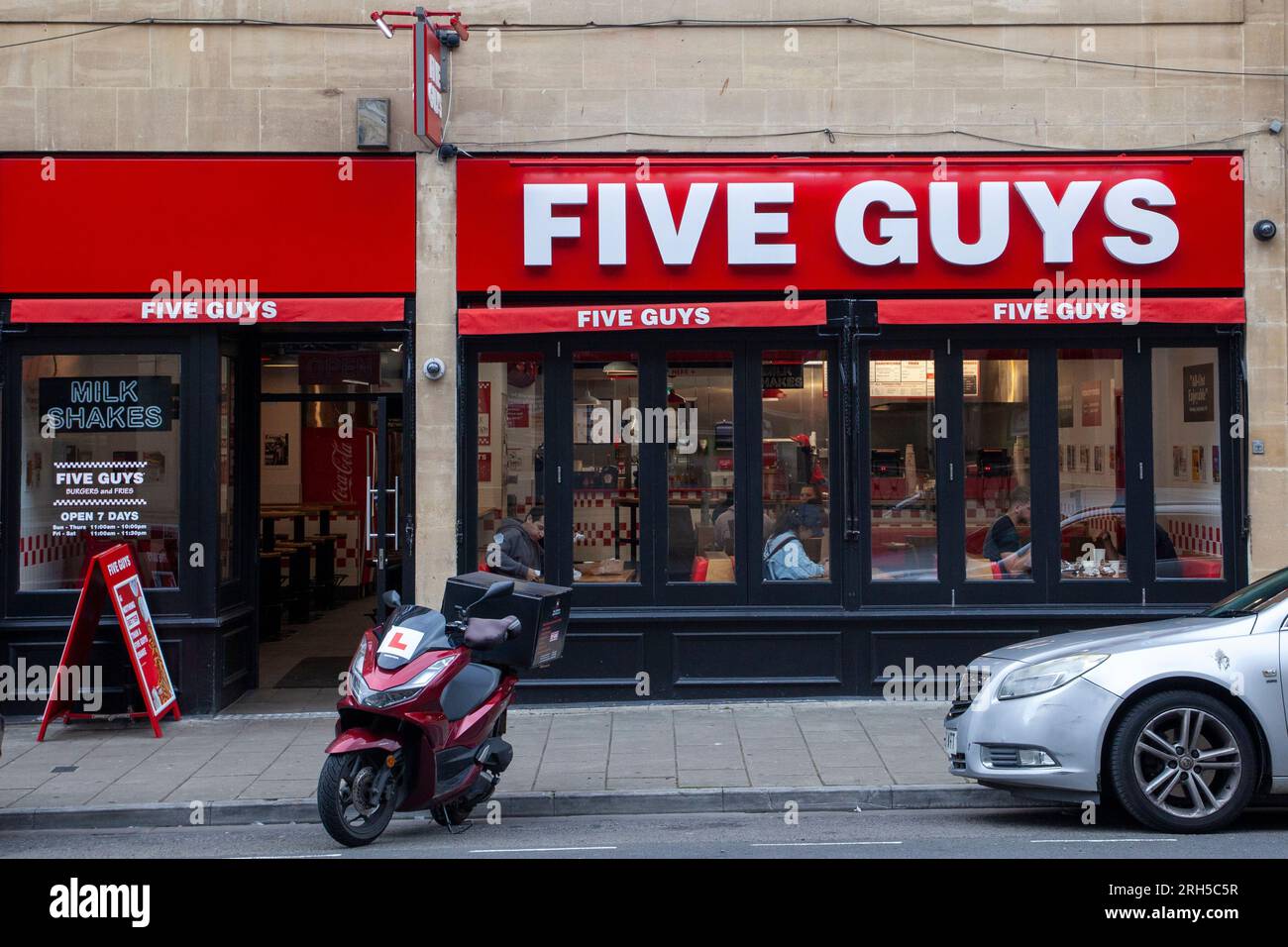 Five guys sign hi-res stock photography and images - Alamy