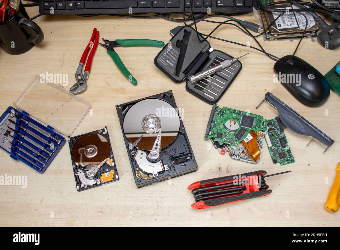 Technicians repair bench tools hi-res stock photography and images - Alamy