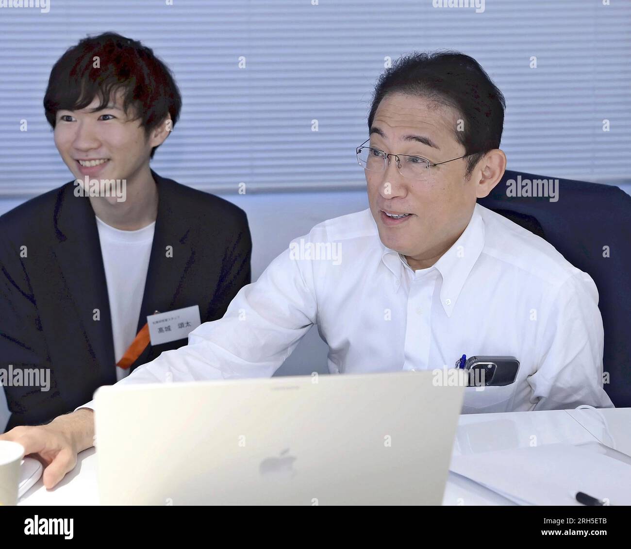 Japan's Prime Minister Fumio Kishida takes a large language model; LLM, lecture of Matsuo Lab at ...