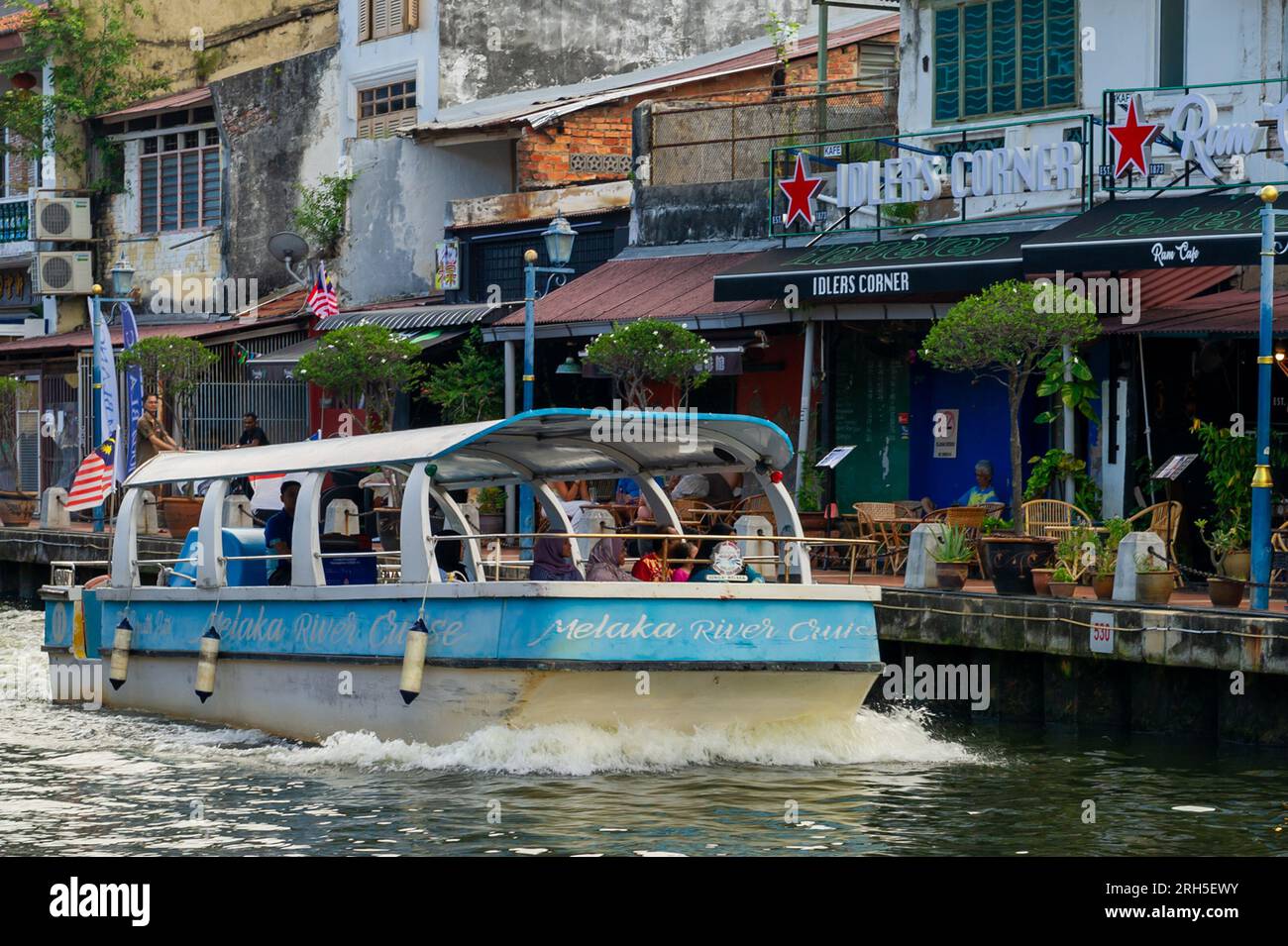 Malacca River Cruise boat sailing down the river on a sunny day Stock ...