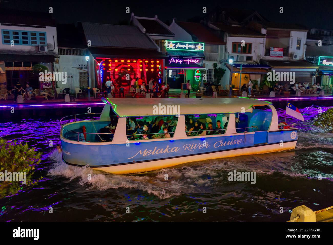 Malacca River Cruise boat sailing down the Malacca river at night Stock ...