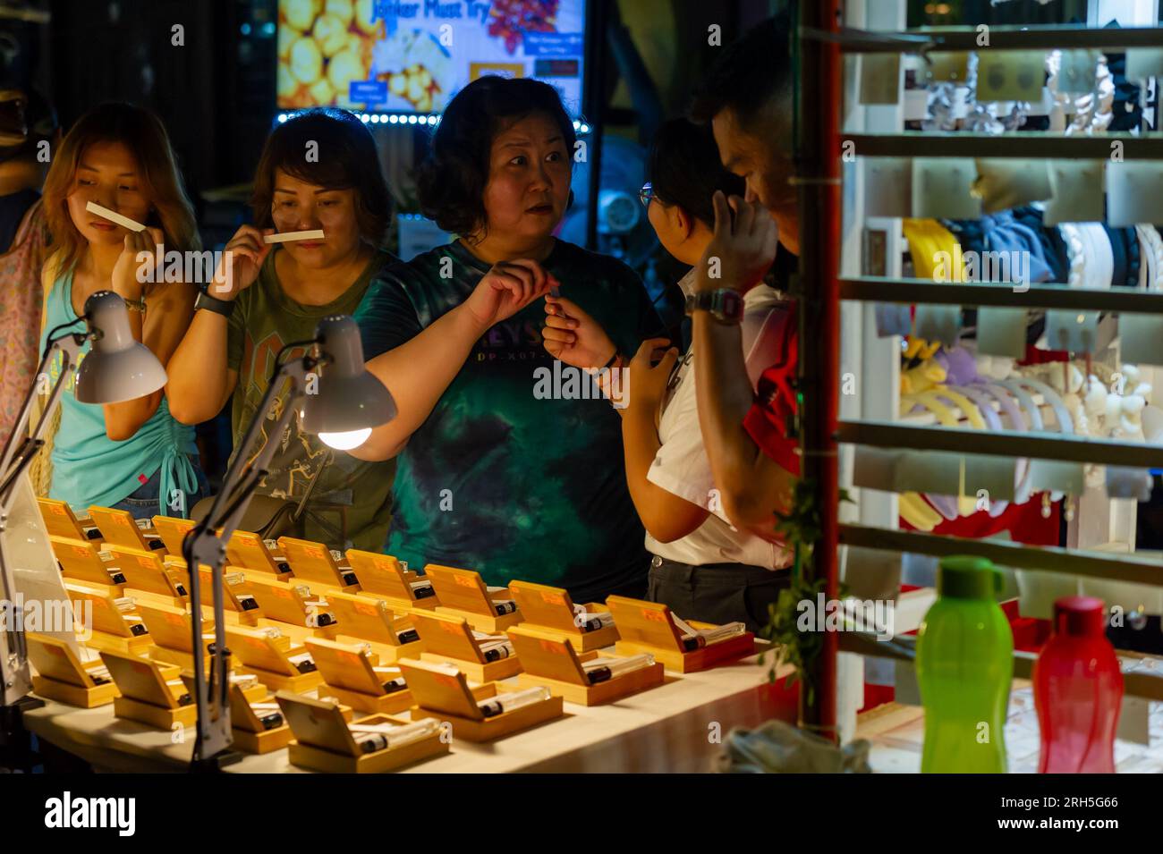 The Jonker Walk night market, Malacca, Malaysia Stock Photo - Alamy