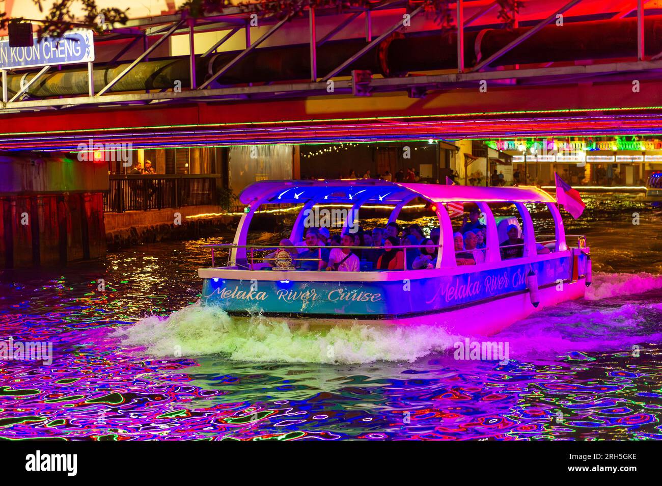 Malacca River Cruise boat sailing down the Malacca river at night Stock ...