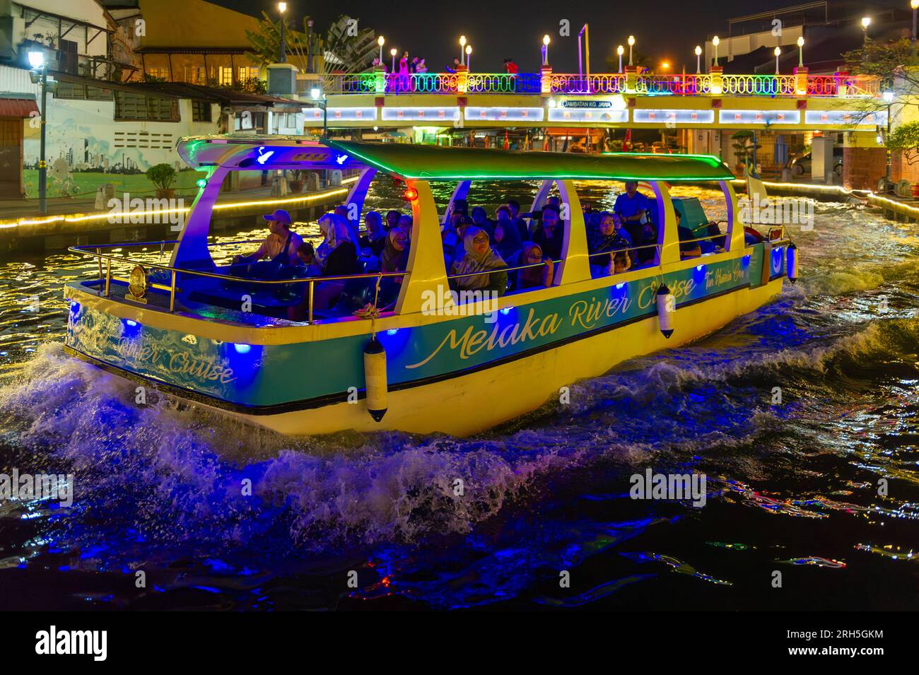 Malacca River Cruise boat sailing down the Malacca river at night Stock ...