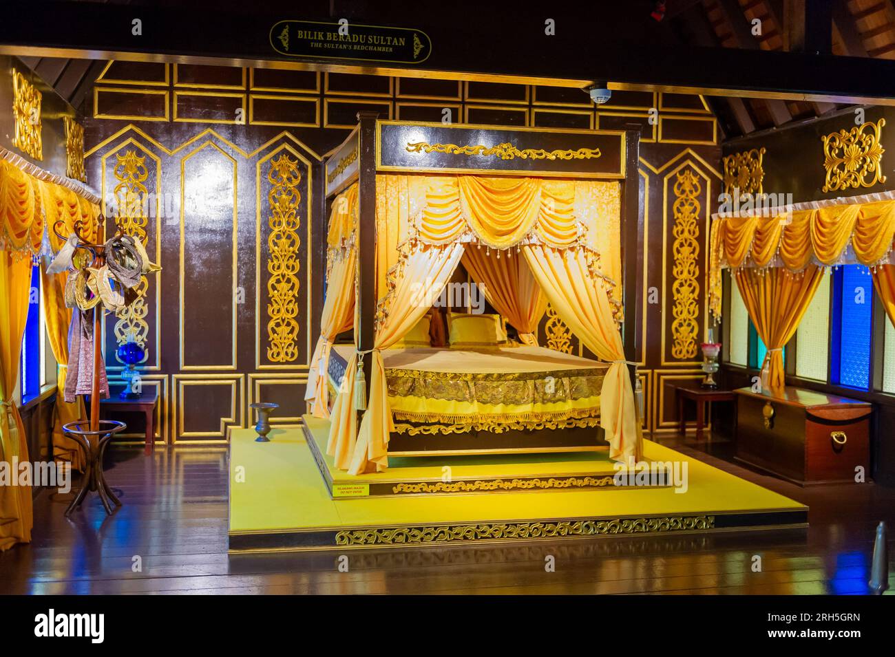 The Sultan's bed chamber at the Melaka Sultanate Palace Museum, Malacca ...
