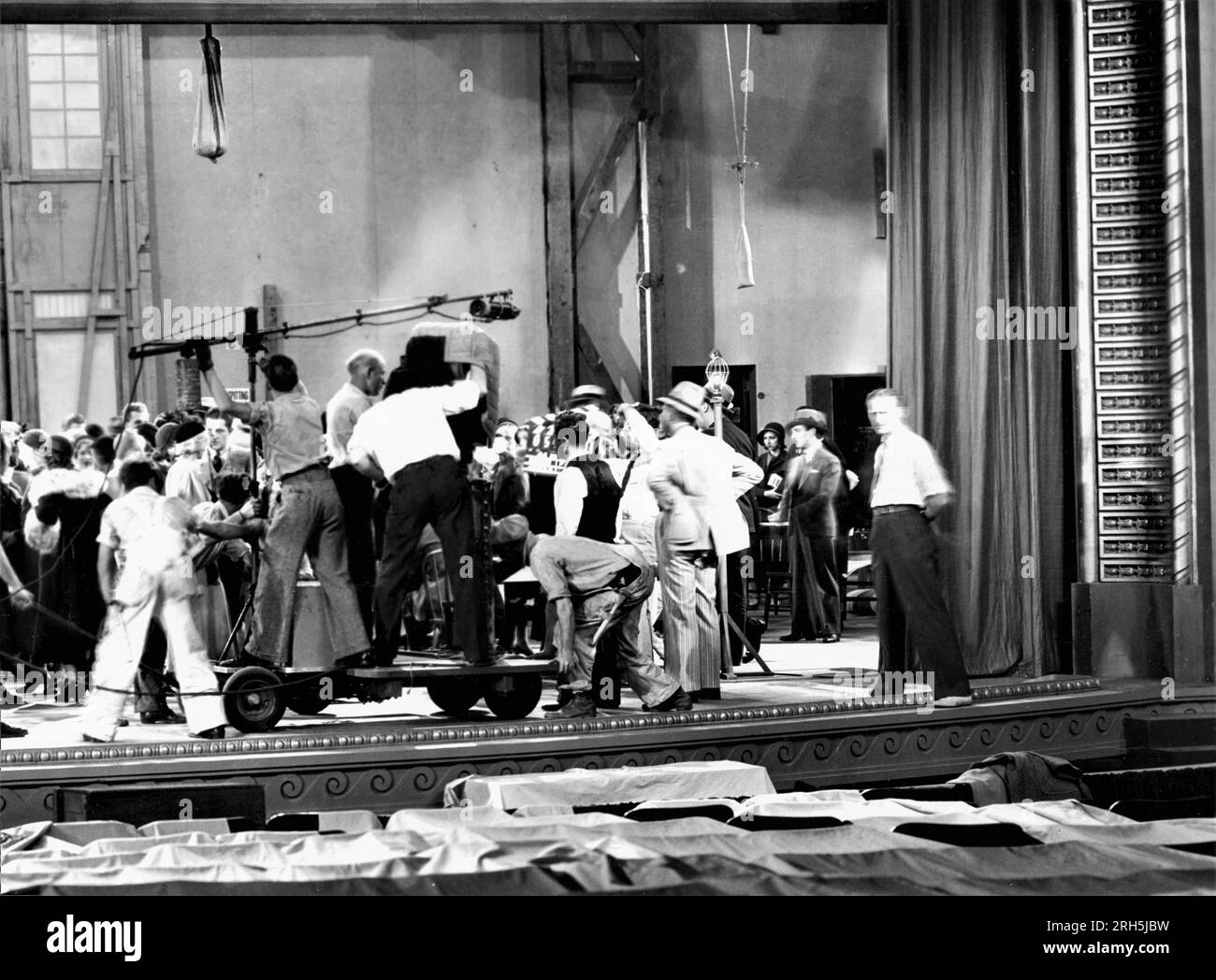 1930s movie set street hi-res stock photography and images - Alamy
