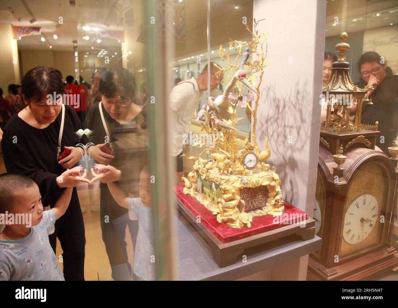 Parents take their children to visit the Nanjing Museum during summer ...