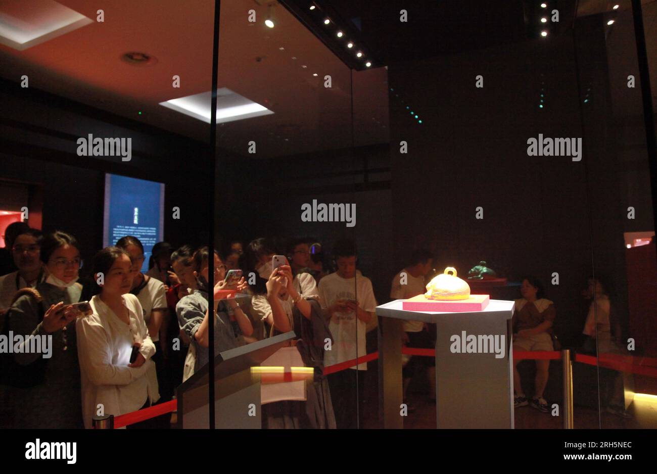 Parents take their children to visit the Nanjing Museum during summer ...