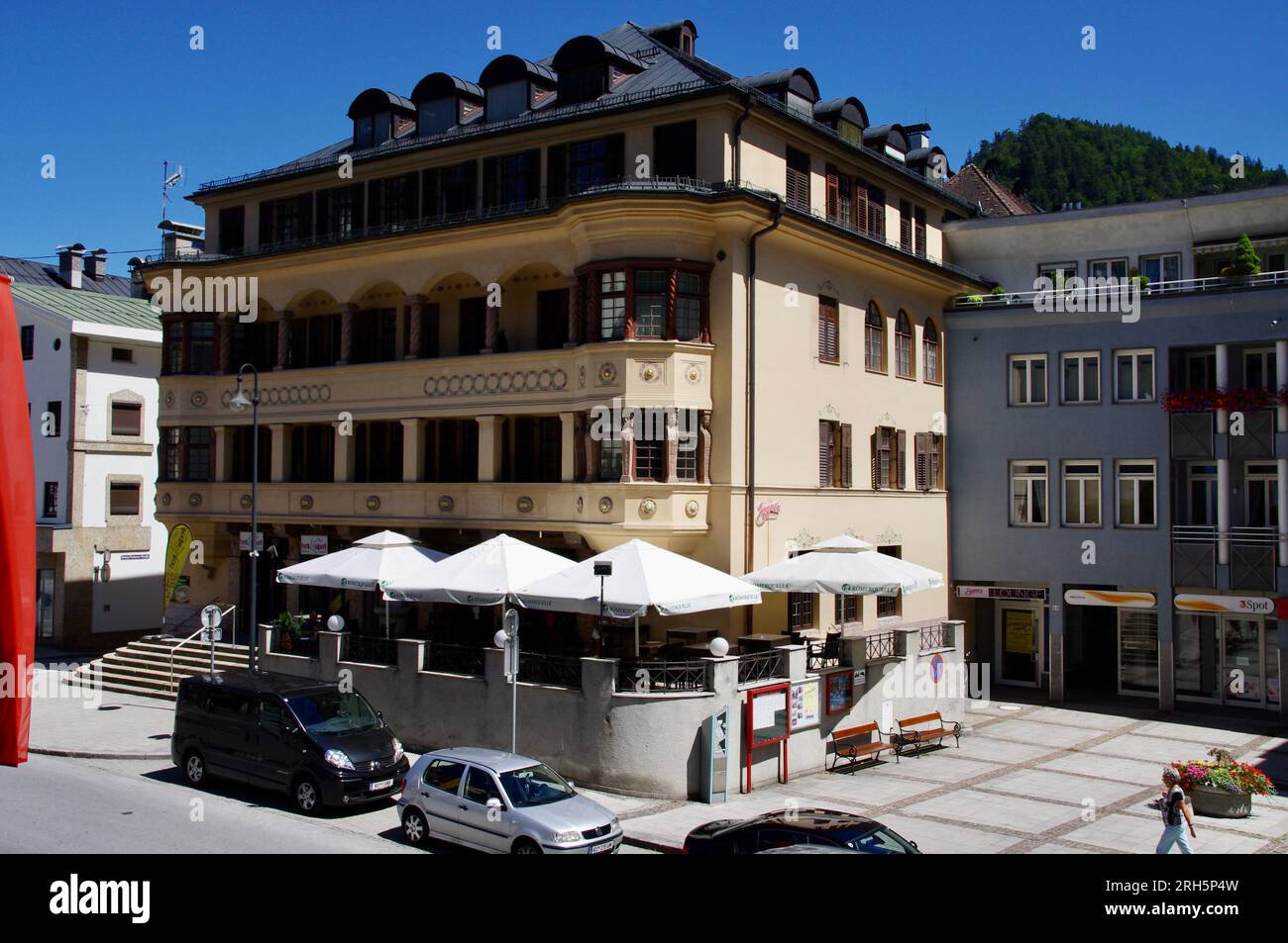 Traditional austrian house hi-res stock photography and images - Alamy