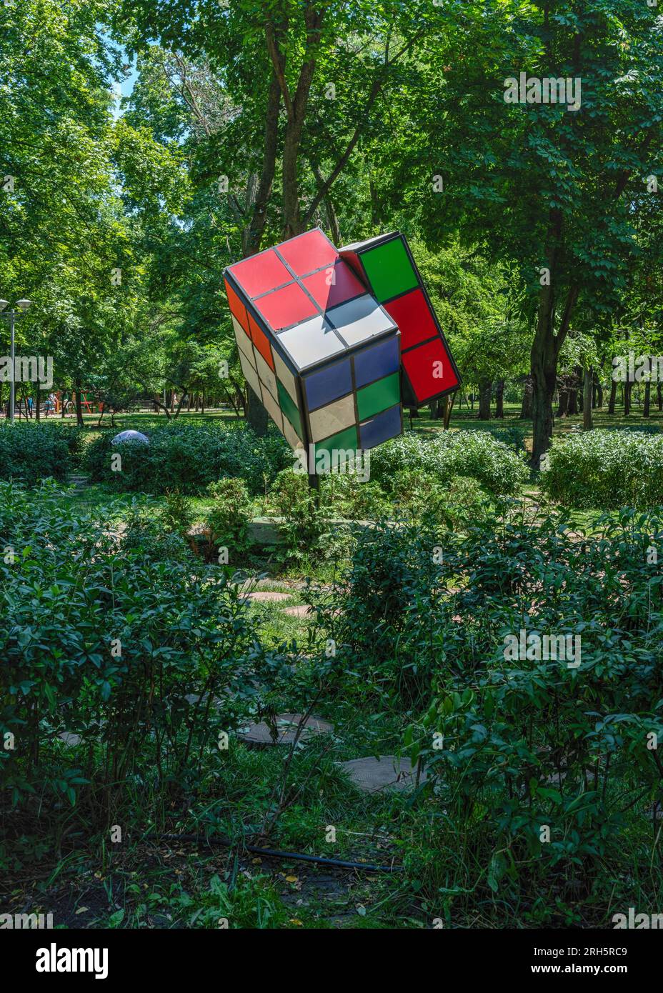 Monument to Rubik's Cube in Odessa, Ukraine Stock Photo - Alamy