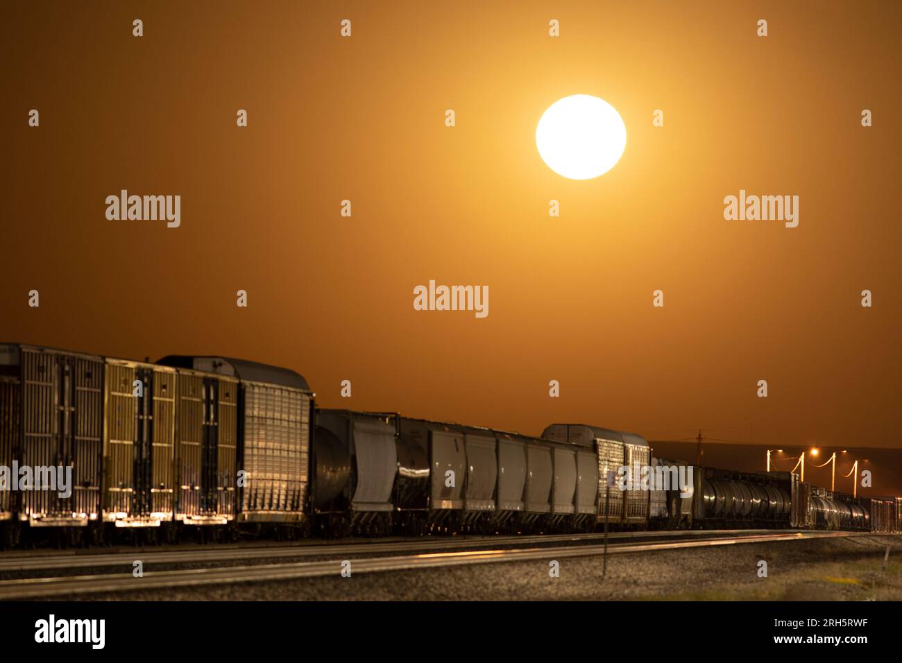 Orange trains hi-res stock photography and images - Alamy