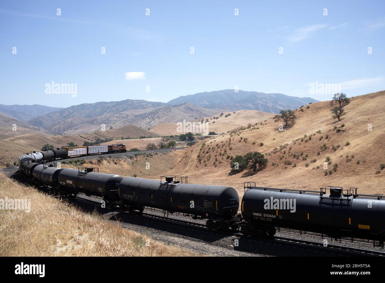 Curved railroad track hi-res stock photography and images - Alamy