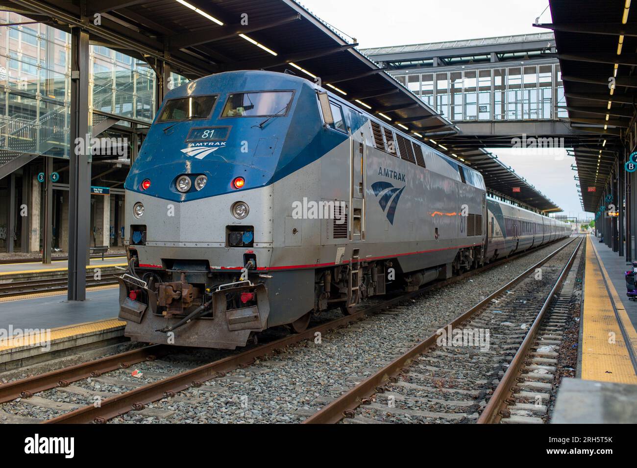 Amtrak locomotive parked at station platform Stock Photo - Alamy