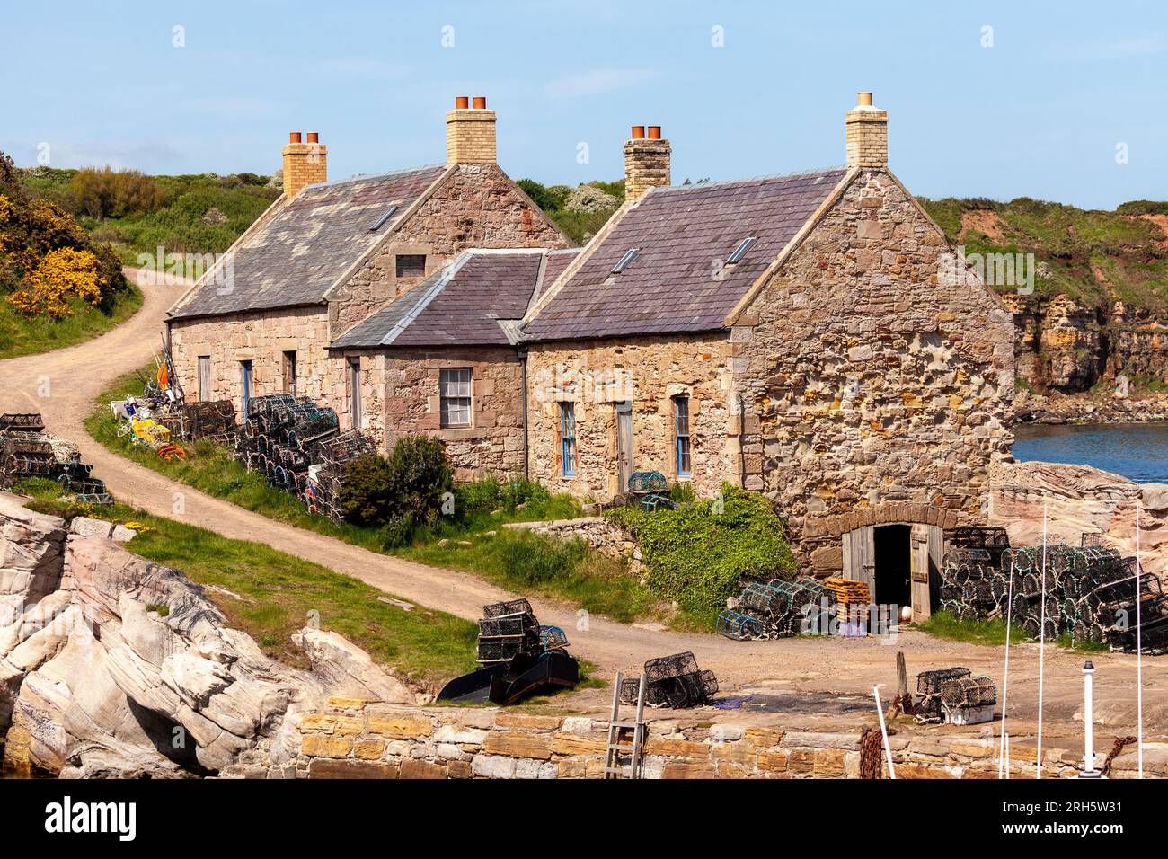 Cove harbour cove scottish borders hi-res stock photography and images ...