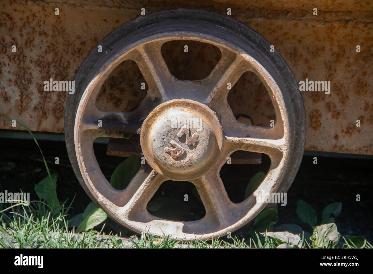 Rusty driving gears with metallic chain on a old mine train wagon for ...