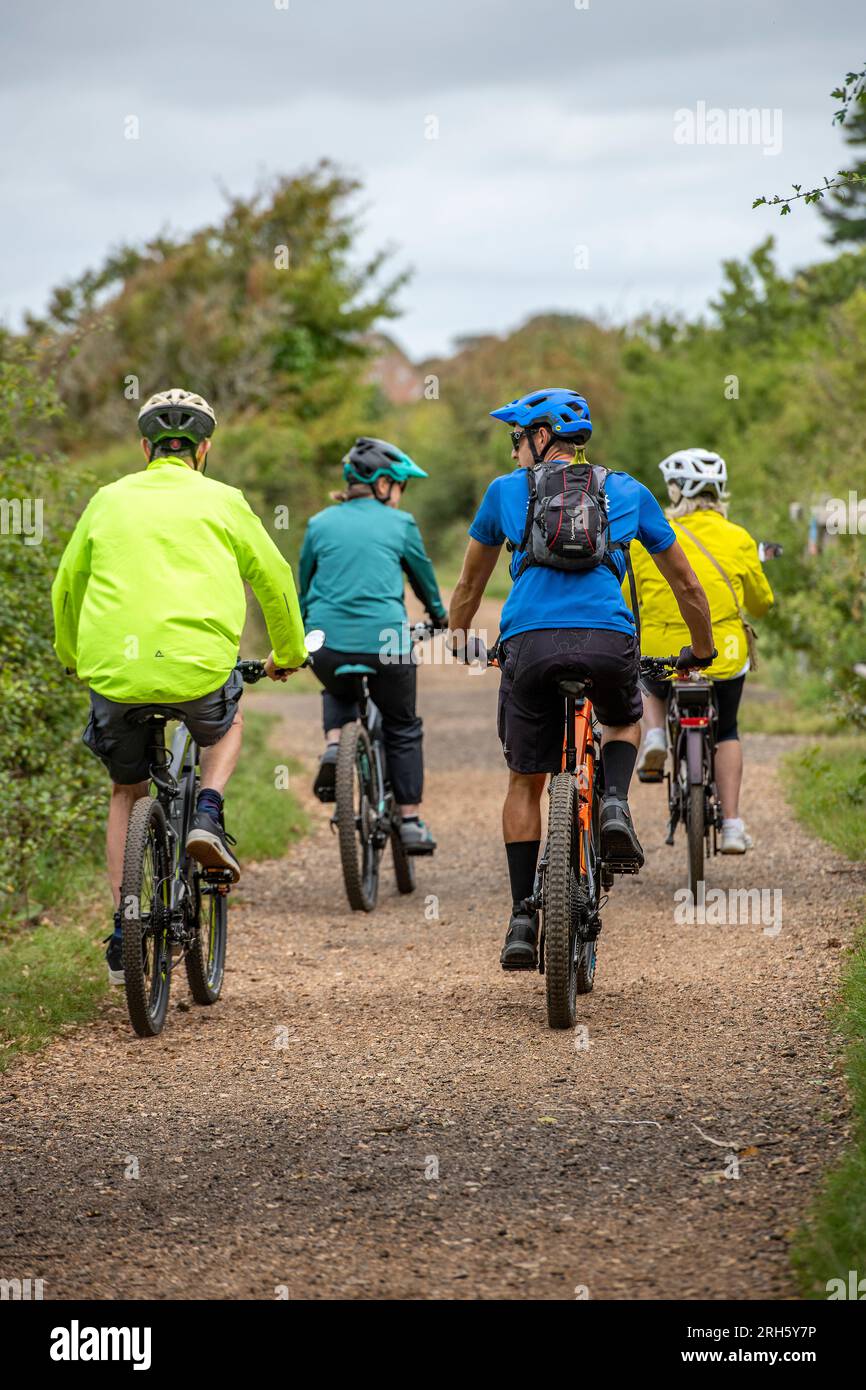 Women track cyclists hi-res stock photography and images - Alamy
