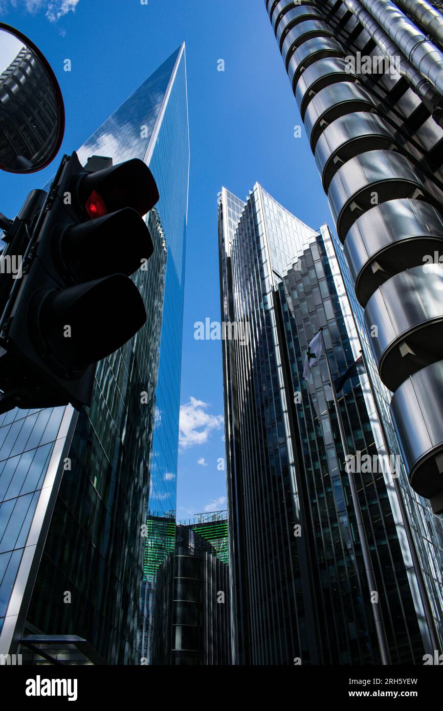 Imagereflectiveskyscrapers hi-res stock photography and images - Alamy