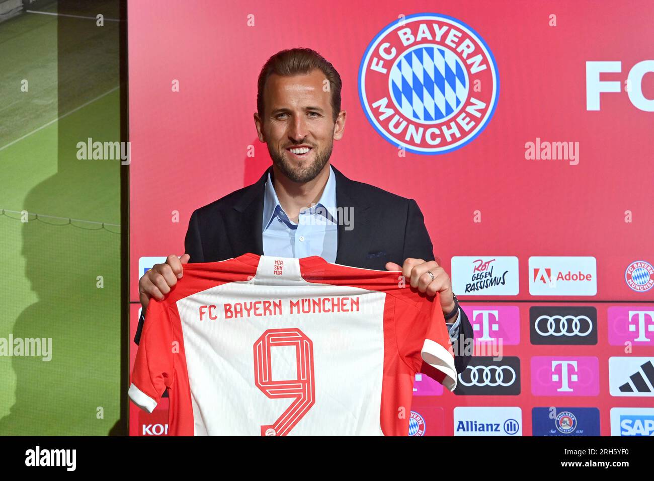 Munich. 13th Aug, 2023. Harry KANE (FC Bayern Munich) presents his ...
