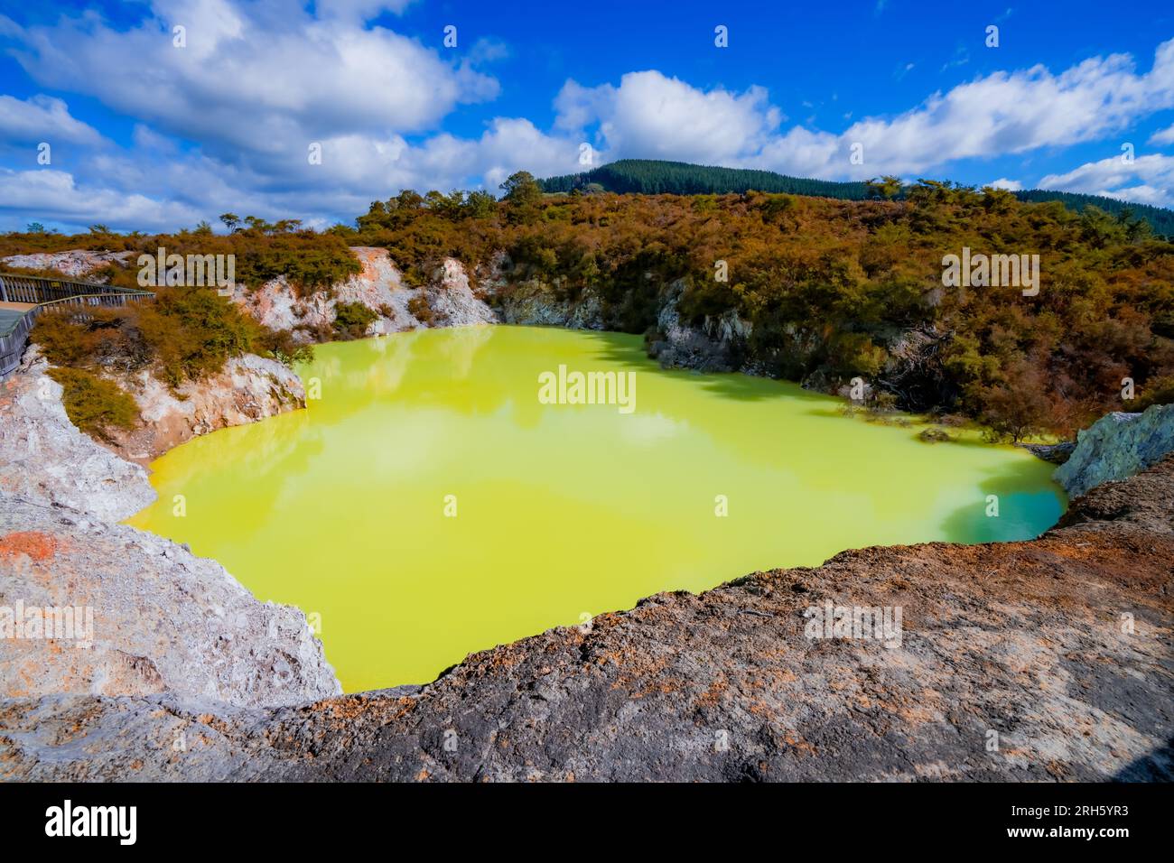 Amazing water color in Wai O Tapu Thermal Wonderland Stock Photo - Alamy