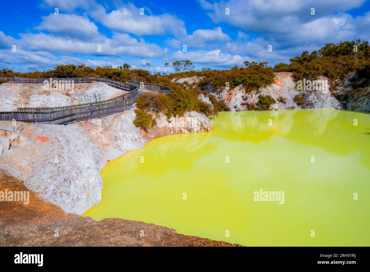 Amazing water color in Wai O Tapu Thermal Wonderland Stock Photo - Alamy