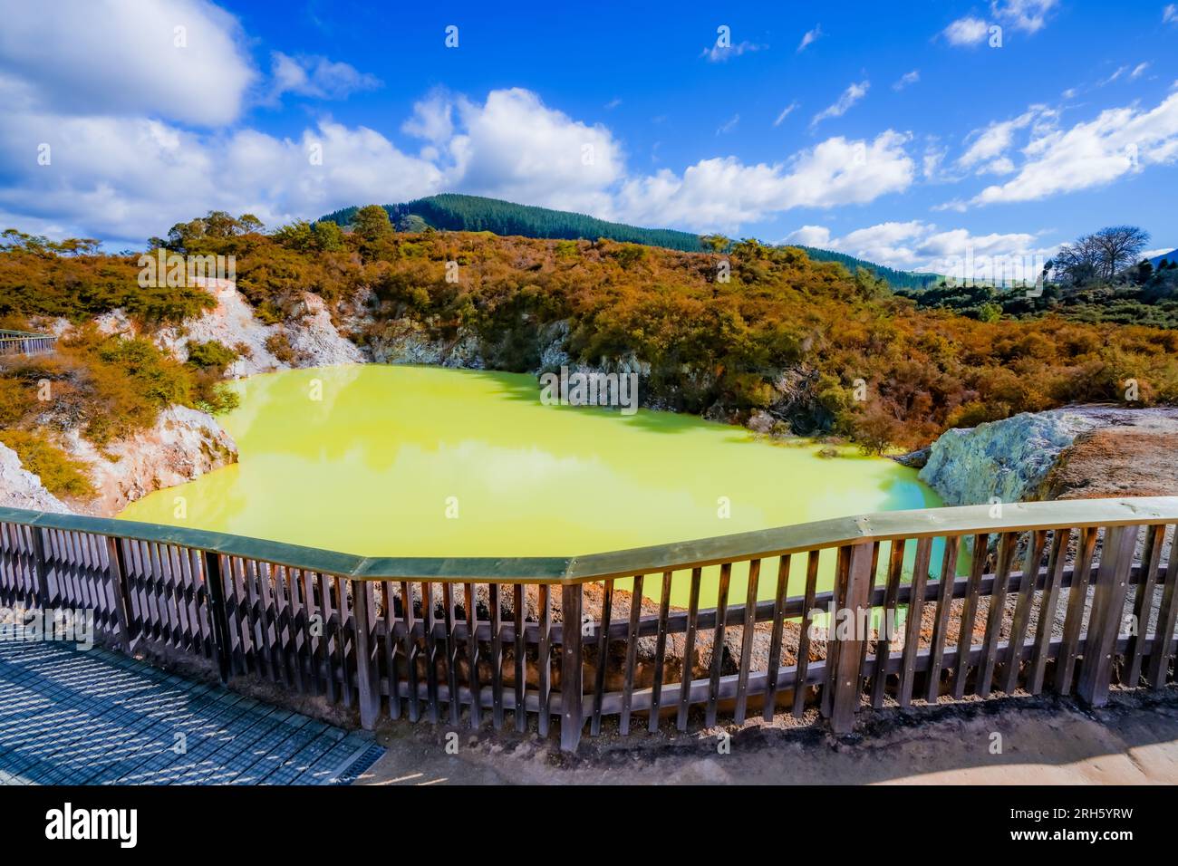 Amazing water color in Wai O Tapu Thermal Wonderland Stock Photo - Alamy