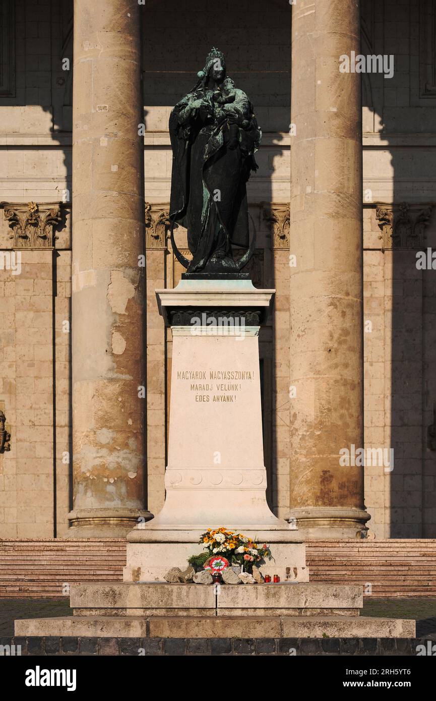 Bronze statue by Kiss Gyorgy (1852 - 1919) of the Virgin Mary and ...