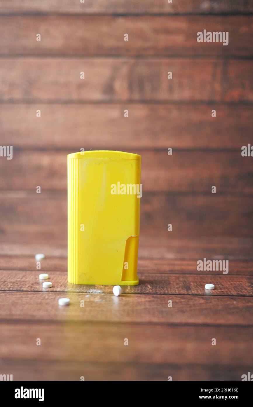 artificial sweetener container on table Stock Photo - Alamy