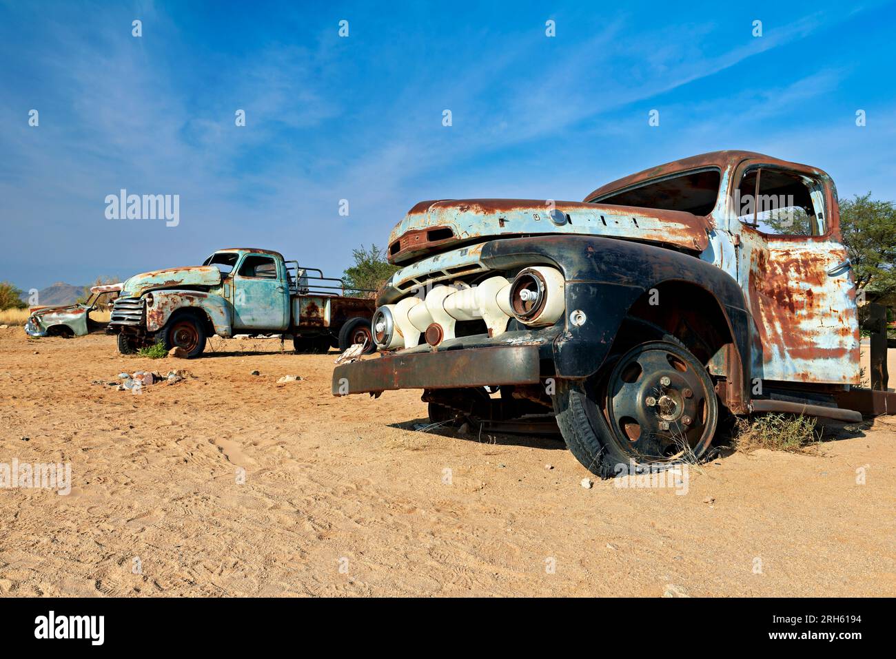 Decaying vehicle hi-res stock photography and images - Alamy