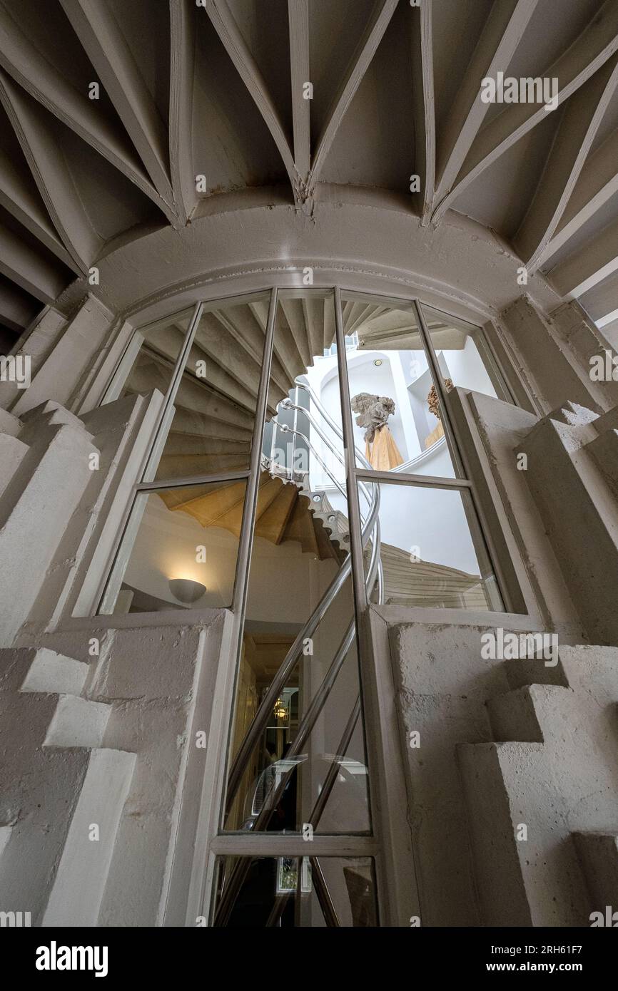 The Cosmic House, Holland Park, London. Post-modern home owned by ...