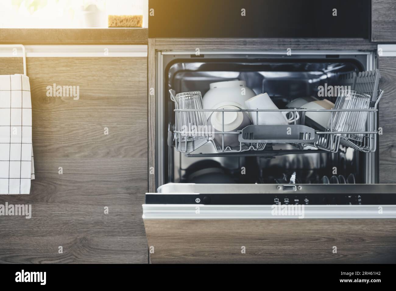 Messy kitchen usa hi-res stock photography and images - Alamy