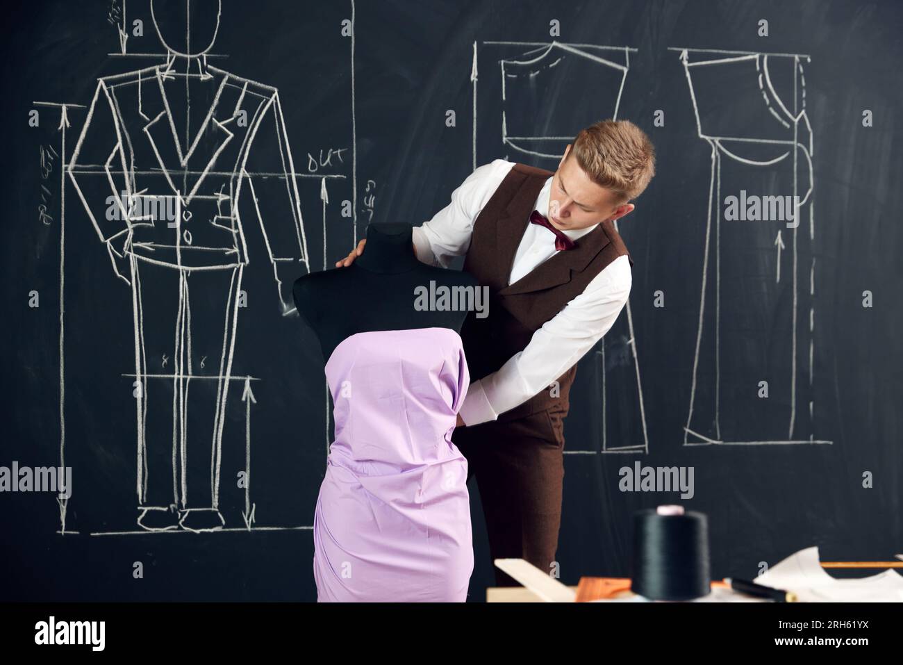 Making measurements classroom hi-res stock photography and images - Alamy